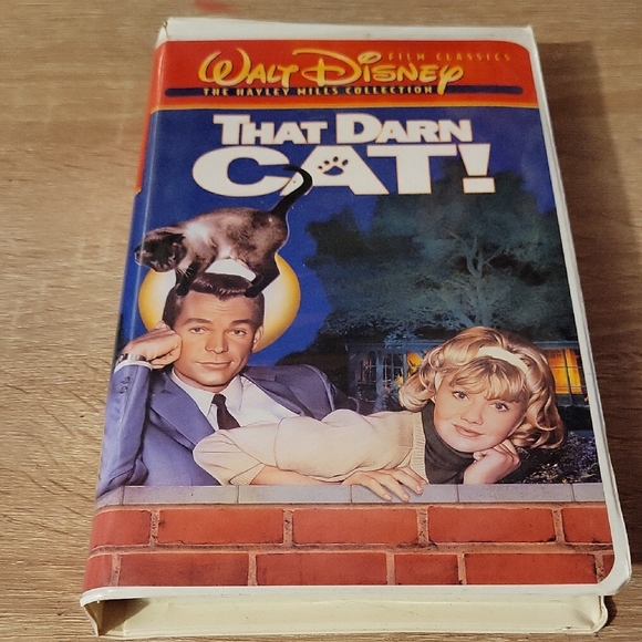 Disney | Media | Disney That Darn Cat Vhs Red And Blue Cover | Poshmark